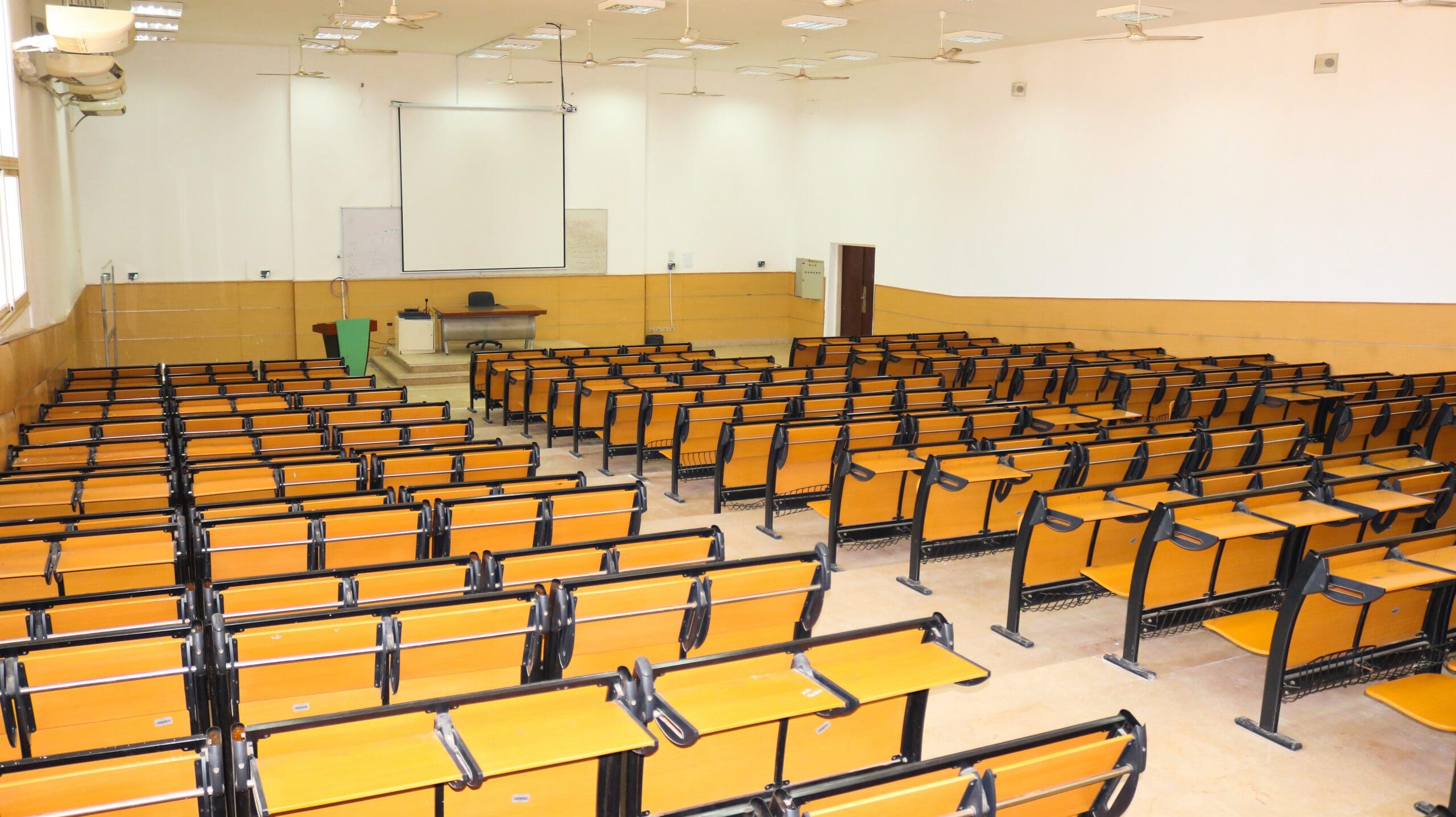 Business Administration – Gallery: Lecture Halls – NUB – Nahda ...